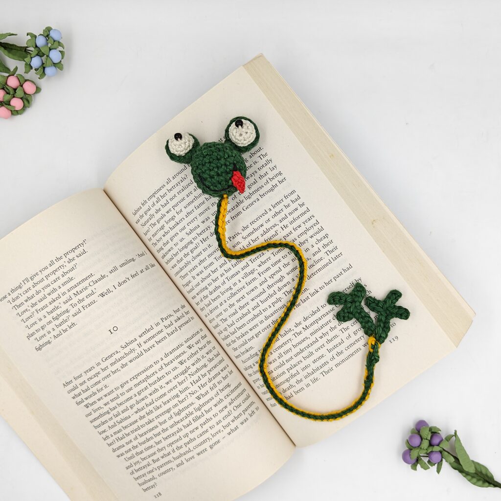 Frog Bookmark Amigurumi / Crochet Pattern - Loombastic Studios